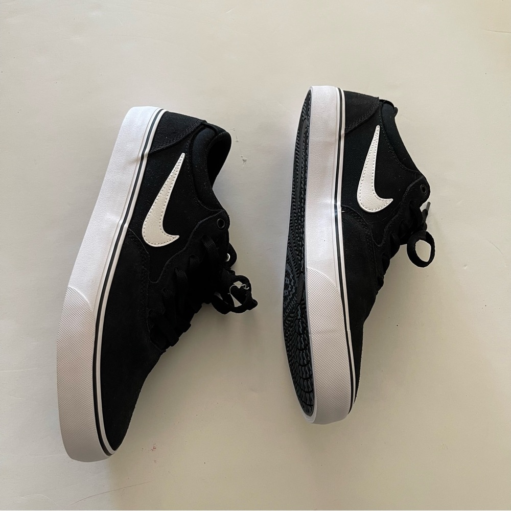 Nike Unisex Black Lace -Up Sneakers - Gem